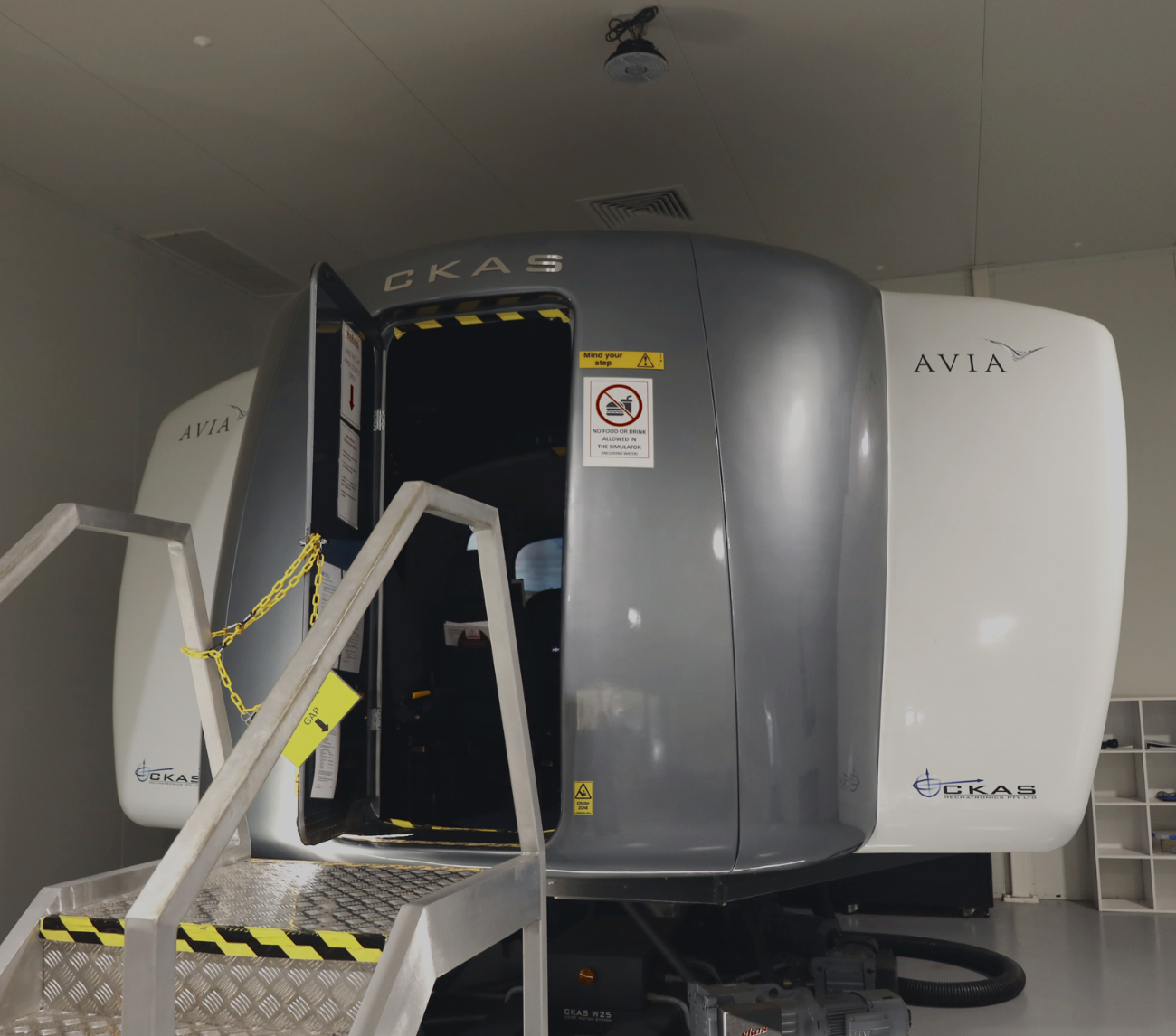 Full Motion Flight Simulator – Six-Axis - Avia Aviation